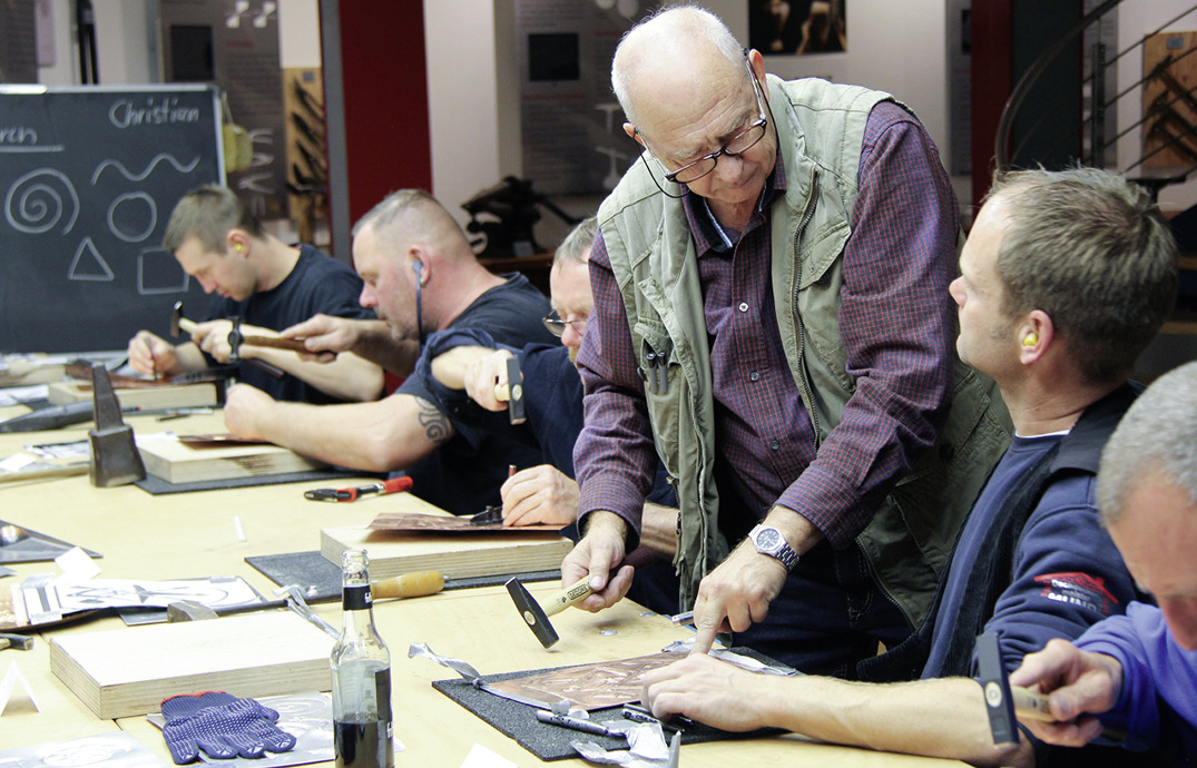 Ziselieren und Treiben﻿