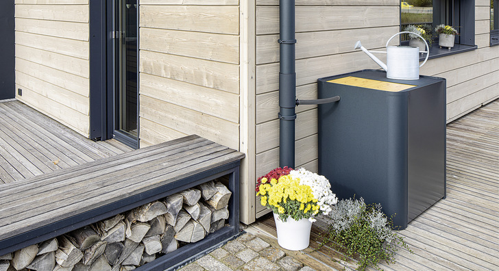 Design-Regentonne und Rohrschelle von ­Grömo﻿
